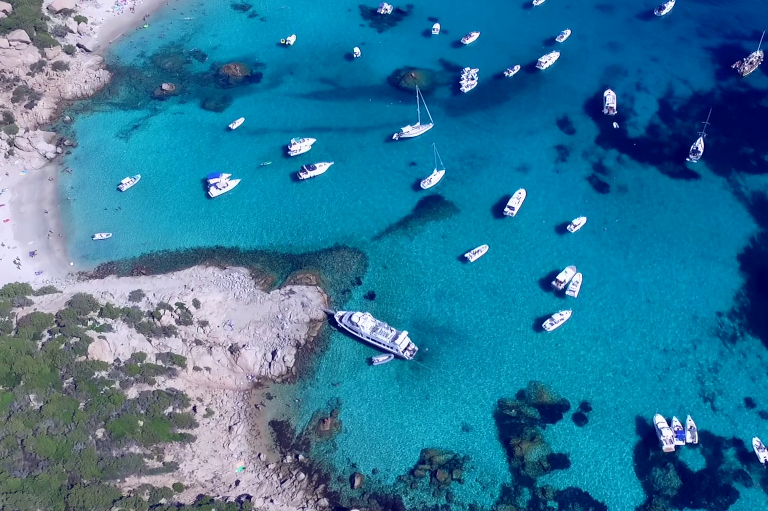 Isola Spargi dell'arcipelago La Maddalena, perla del Mediterraneo.
